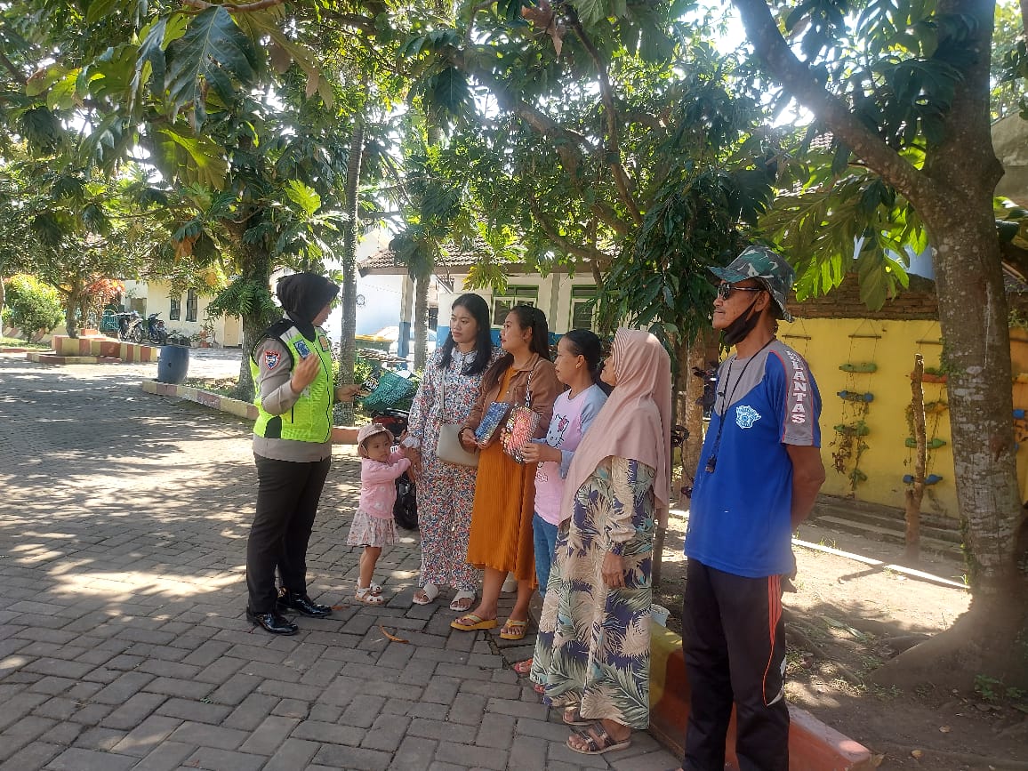 Polsek Pakis Sosialisasikan Penerimaan Polri 2025, Pasang Banner dan ...